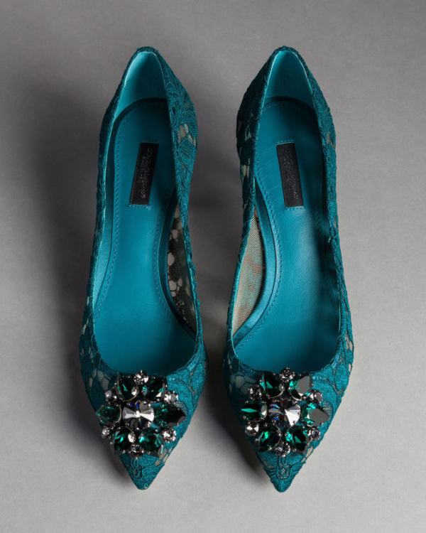 Dolce & Gabbana LACE BELLUCCI PUMPS WITH BROOCH – Shoes Post