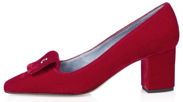 How to Look Glam in Flared Jeans and Red Retro Pumps Like Emma Roberts ...