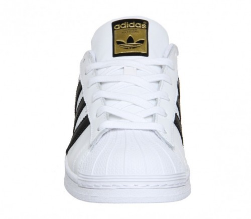 Lorde performing on the stage with her Signature Dance Moves at ...