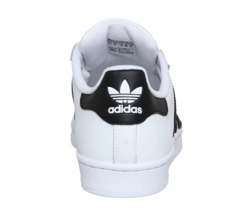 Lorde performing on the stage with her Signature Dance Moves at ...