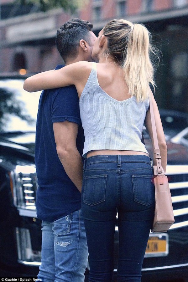 Shayna Taylors Relationship Moves Forward Shayna Taylor Was Going Around The Streets Of New