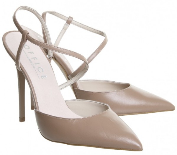 Holly Willoughby from an ice zombie unicorn to a formal look – Shoes Post